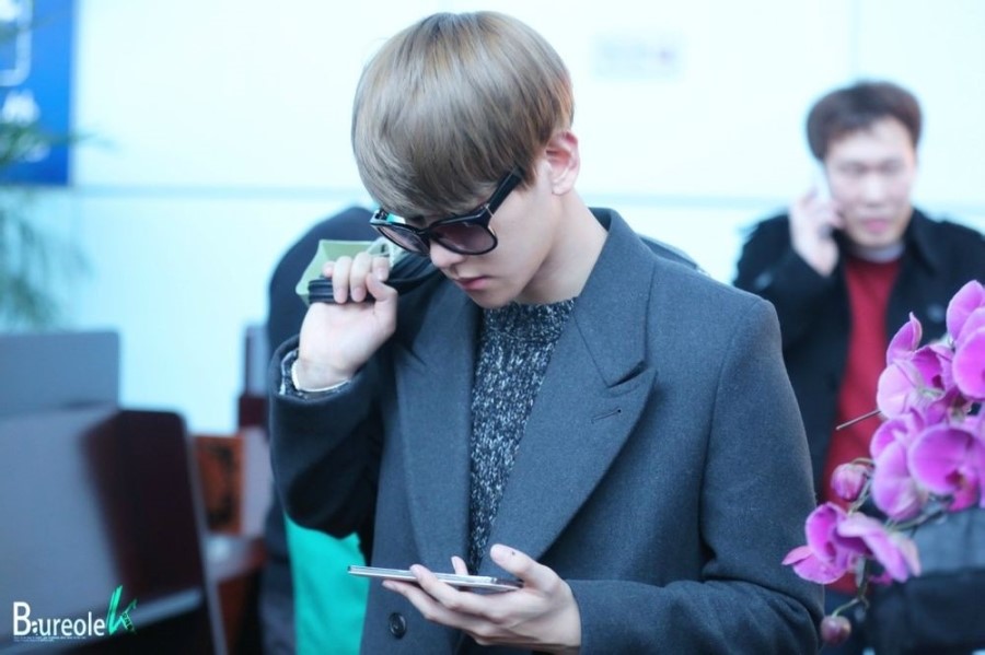 ㄱ [Mission] 공항에서 Mr.변을 만나 헤로인을 받아올 것. - 인스티즈(instiz) 엑소 카테고리