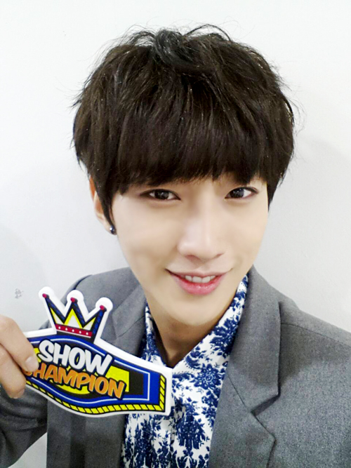 눈매가 매력적인 B1A4 진영 - 인스티즈(instiz) 연예잡담 카테고리