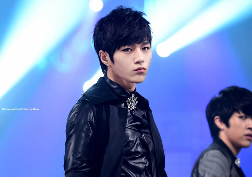 김명수, 그의 나이 22세, '우리 서노가.. 옷을 뺏어입는다니!! 증거를대봐!' - 인스티즈(instiz) 인피니트 카테고리