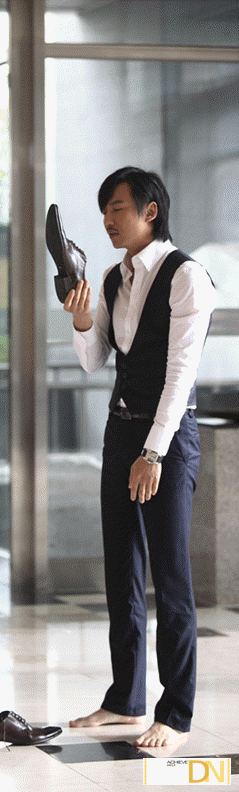 [나쁜남자] 모델포스로 걸어오는 184cm 심건욱(김남길)의 위엄.swf - 인스티즈(instiz) 인티영상 (종료) 카테고리