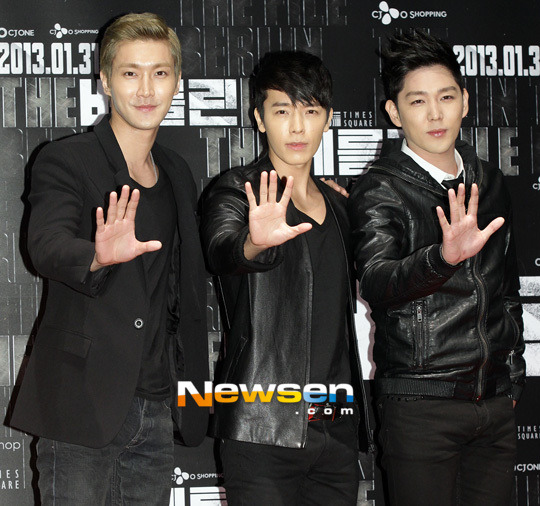 영화 '베를린' VIP 시사회에 참석한 연예인들.jpg - 인스티즈(instiz) 이슈 카테고리