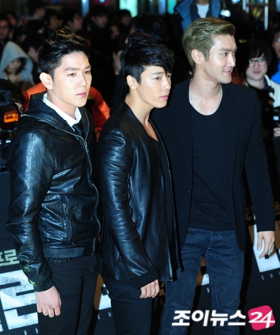 영화 '베를린' VIP 시사회에 참석한 연예인들.jpg - 인스티즈(instiz) 이슈 카테고리