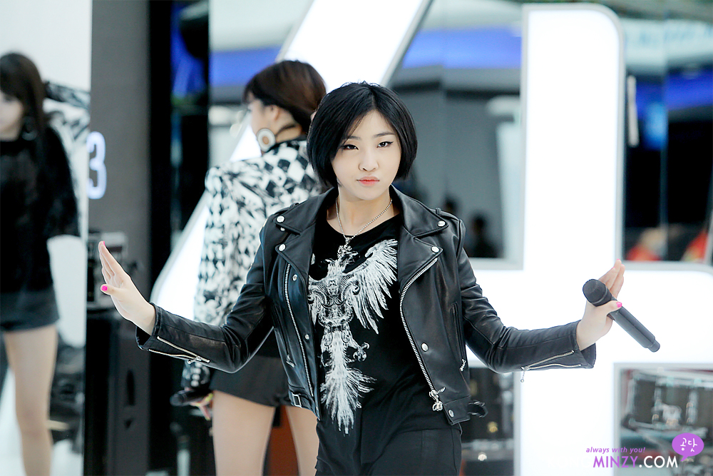 시스루뱅 앞머리한 공민지.jpeg - 인스티즈(instiz) 이슈 카테고리