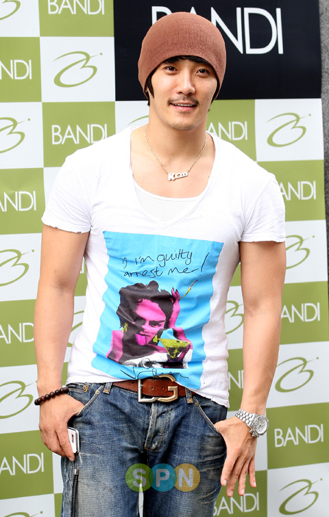 [KCM] KCM과 함께 알아보는 여자들이 싫어하는 남자 워스트 아이템 10 - 인스티즈(instiz) 이슈 카테고리