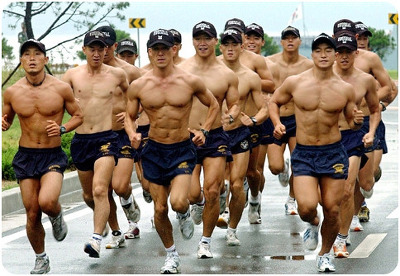 한국 UDT 몸 vs미국 us marine 몸 - 인스티즈(instiz) 이슈 카테고리