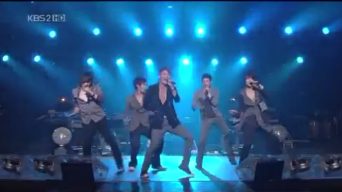 동방신기 사진찍고 있는 JYJ 재중 (최근날짜 : 131024) - 인스티즈(instiz) 이슈 카테고리