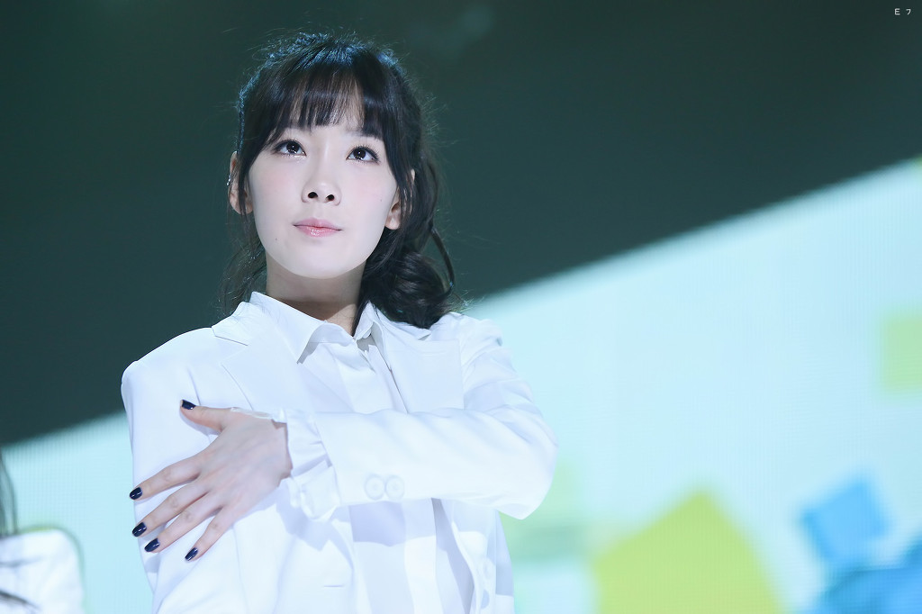 태연 벌어진 흰셔츠 - 인스티즈(instiz) 이슈 카테고리