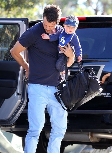 요즘 천조국 누나 씹덕사 강요하는 셀렙베이비(father.조쉬두하멜&마이클부블레) - 인스티즈(instiz) 이슈 카테고리