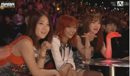 엑소 싸움에 등 터지는 씨스타.gif - 인스티즈(instiz) 이슈 카테고리