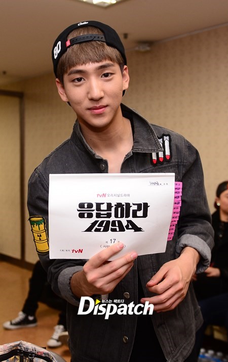 [스타캐스트] '지금 바로, 열어봐'…B1A4, 대기실 습격 사건 - 인스티즈(instiz) 이슈 카테고리