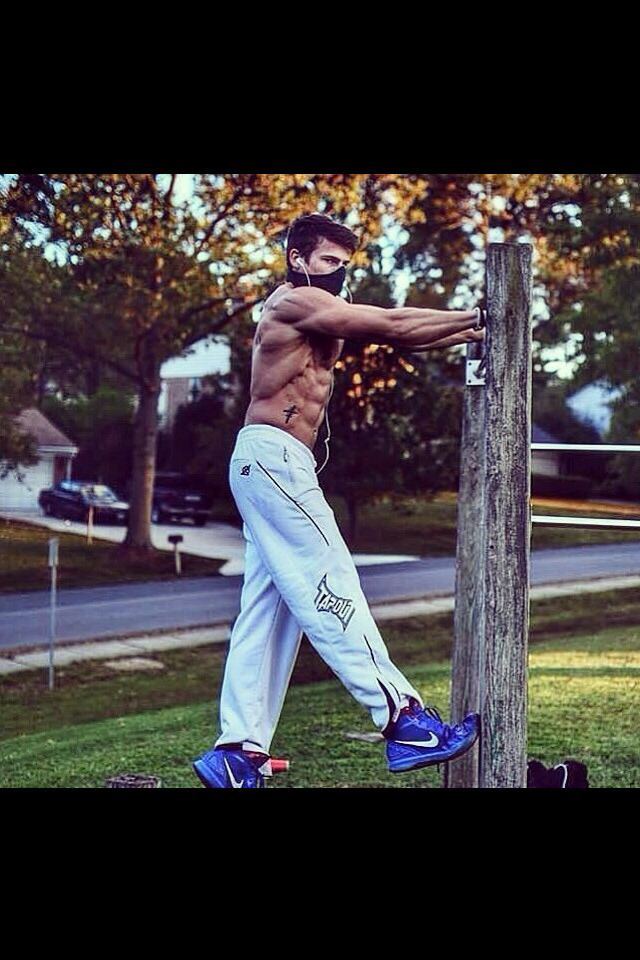 오직 맨몸 운동으로만 만든 Lazar Novovic 성님 - 인스티즈(instiz) 이슈 카테고리