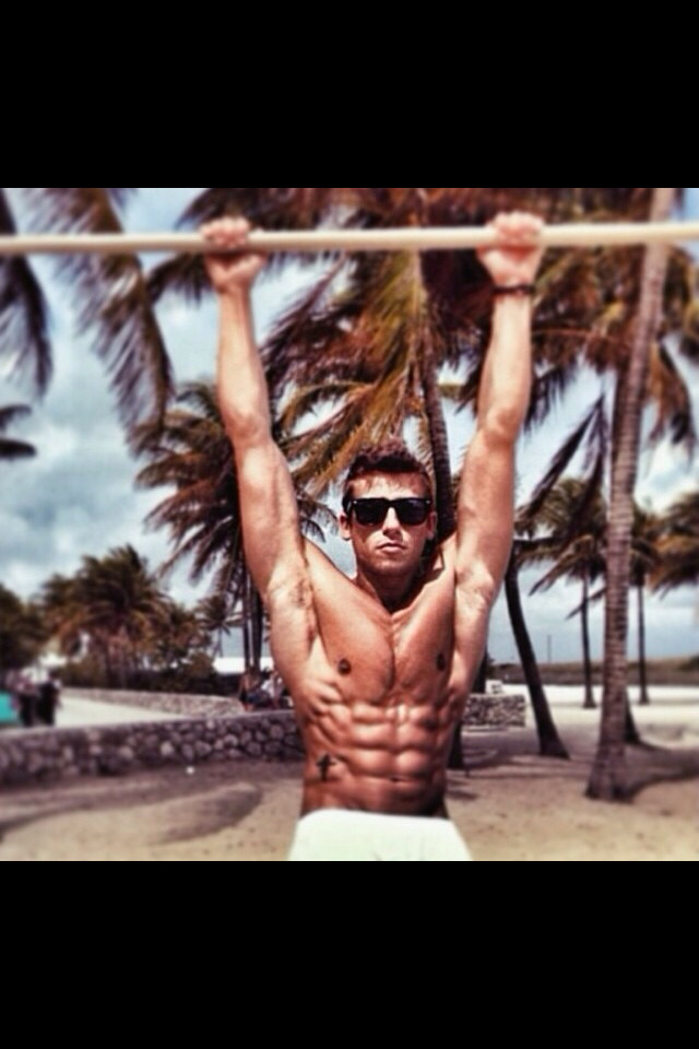 오직 맨몸 운동으로만 만든 Lazar Novovic 성님 - 인스티즈(instiz) 이슈 카테고리