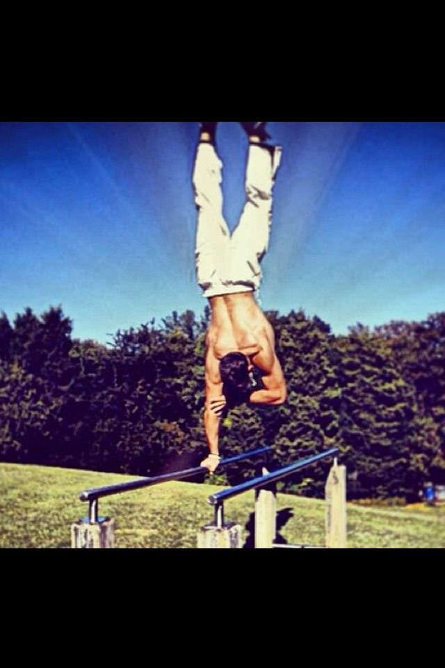 오직 맨몸 운동으로만 만든 Lazar Novovic 성님 - 인스티즈(instiz) 이슈 카테고리